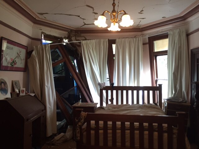 Truck rolls into Bellerive house and crashes through bedroom window ...
