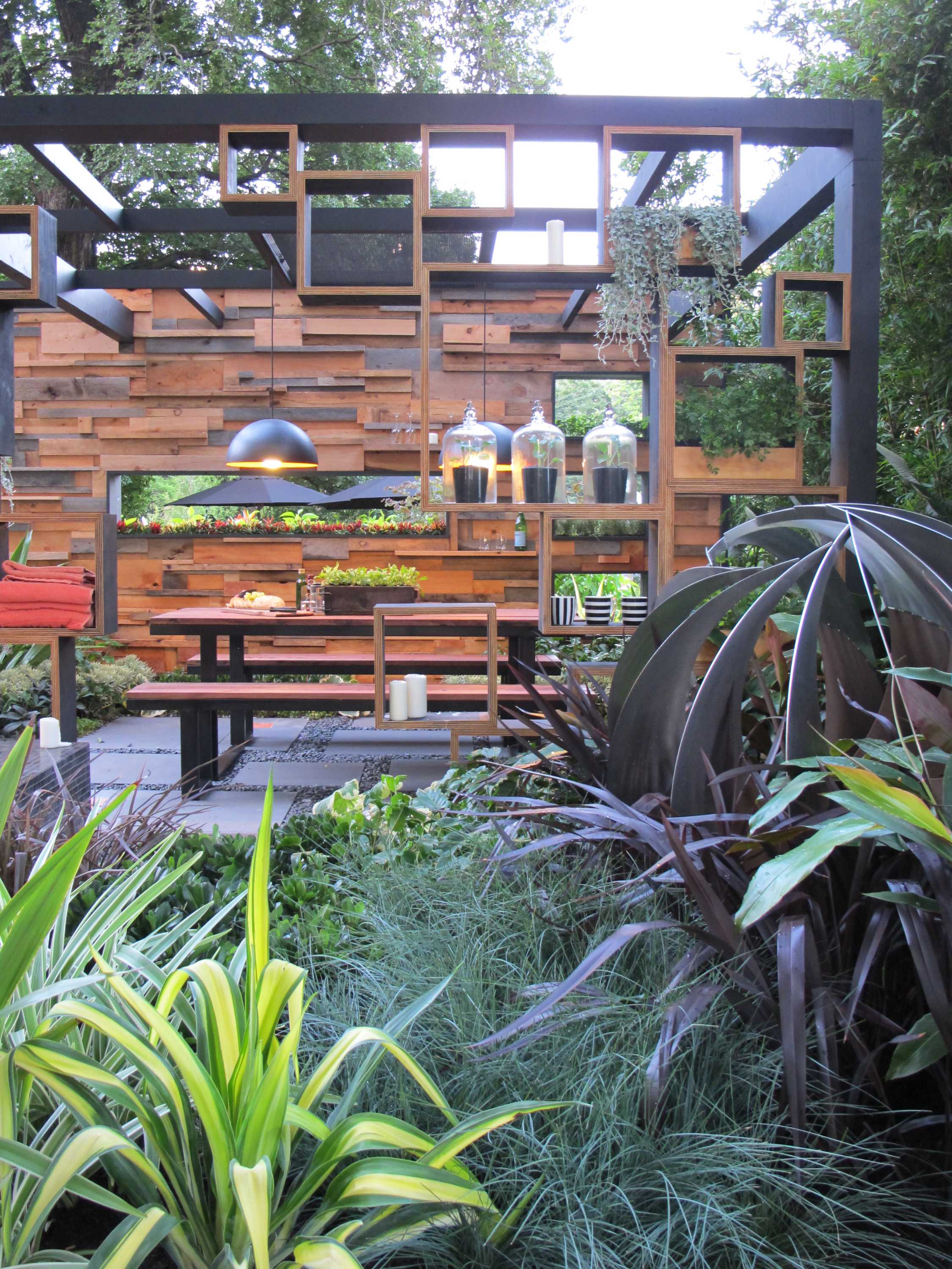 Cube garden wins top landscape design award - ABC News