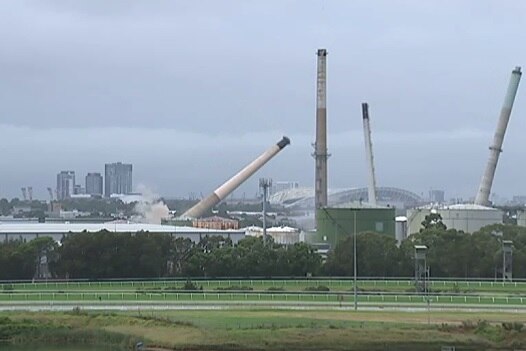 Chimney stack at defunct Clyde oil refinery refuses to come down in ...