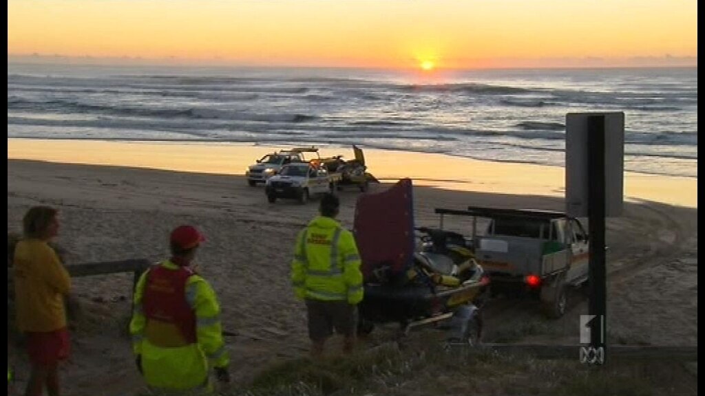 Swimmer's body found on Sunshine Coast beach - ABC News