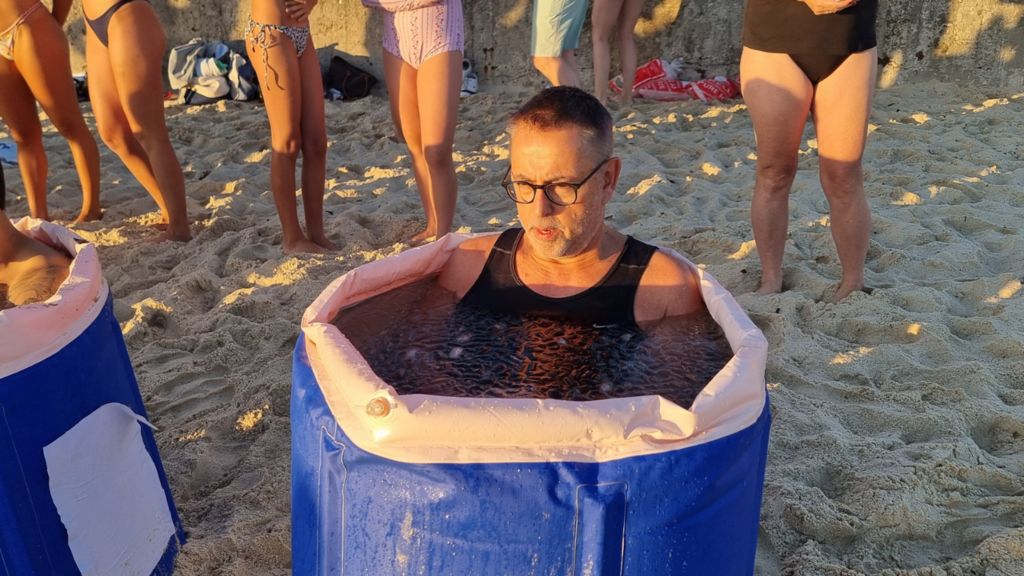 What does the science say about ice baths? - ABC News