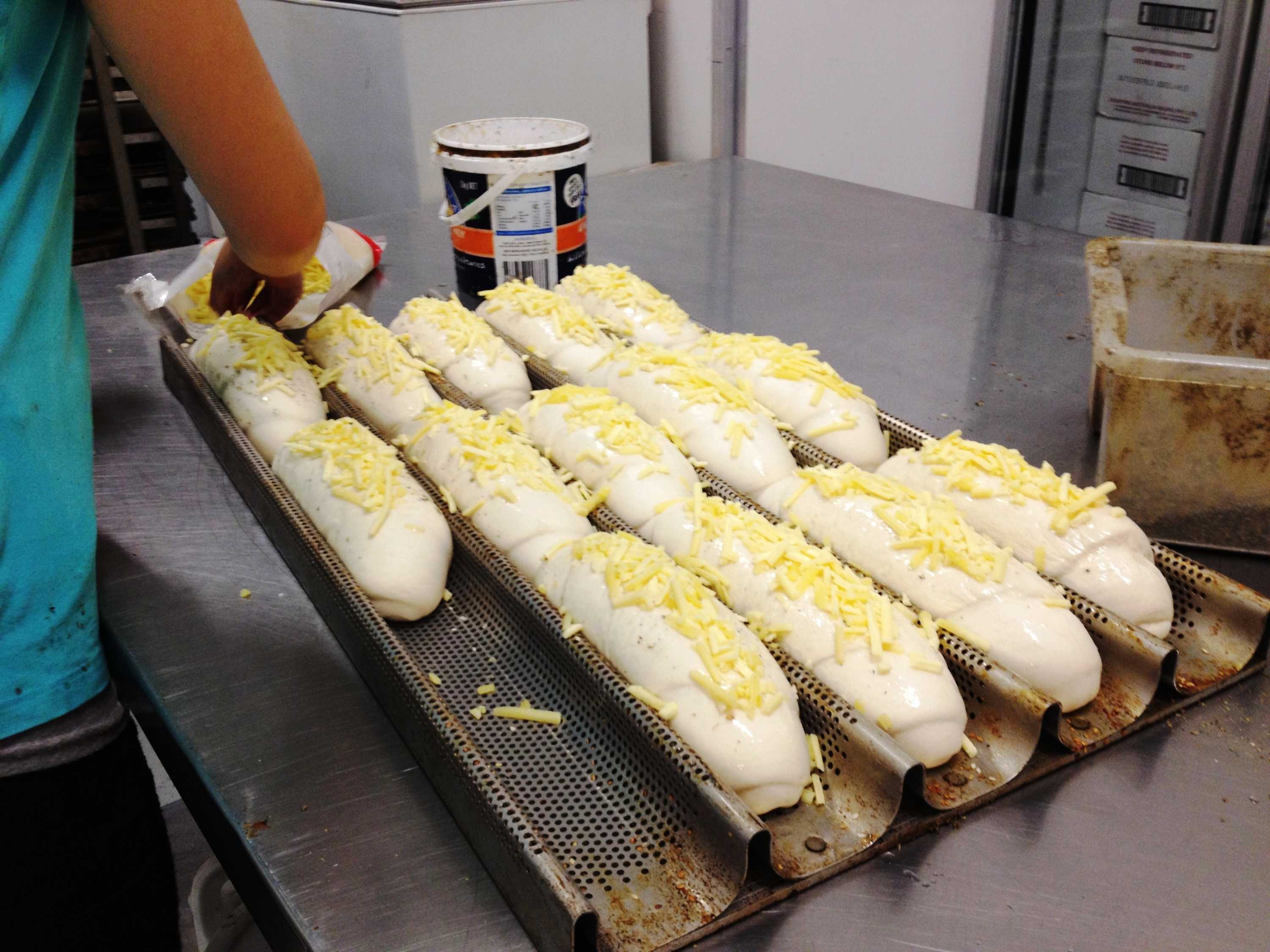 Earning a crust: a day in the life of a Pilbara baker - ABC News