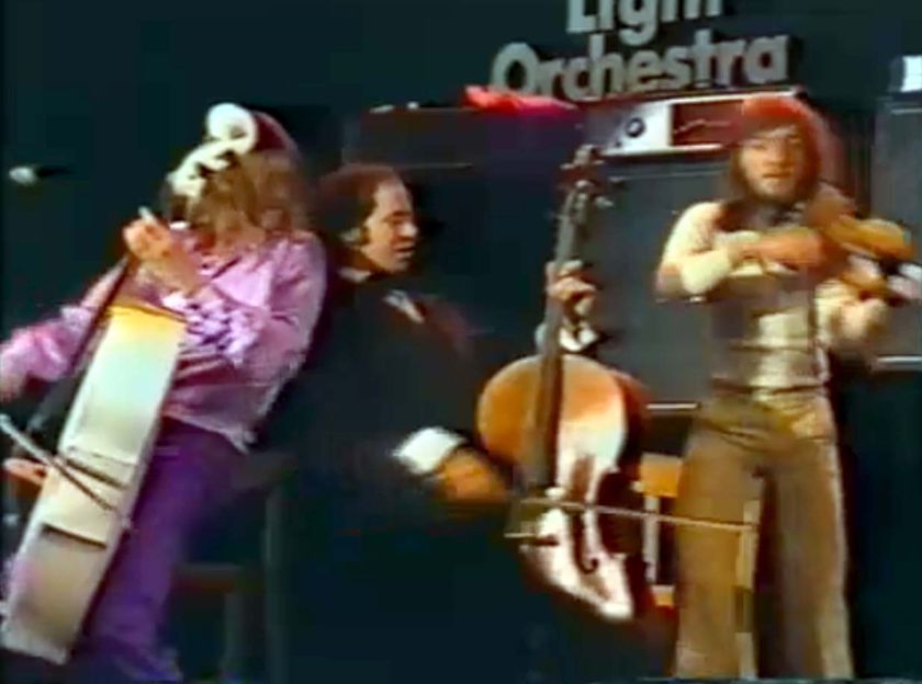 ELO star killed by bale of hay - ABC News