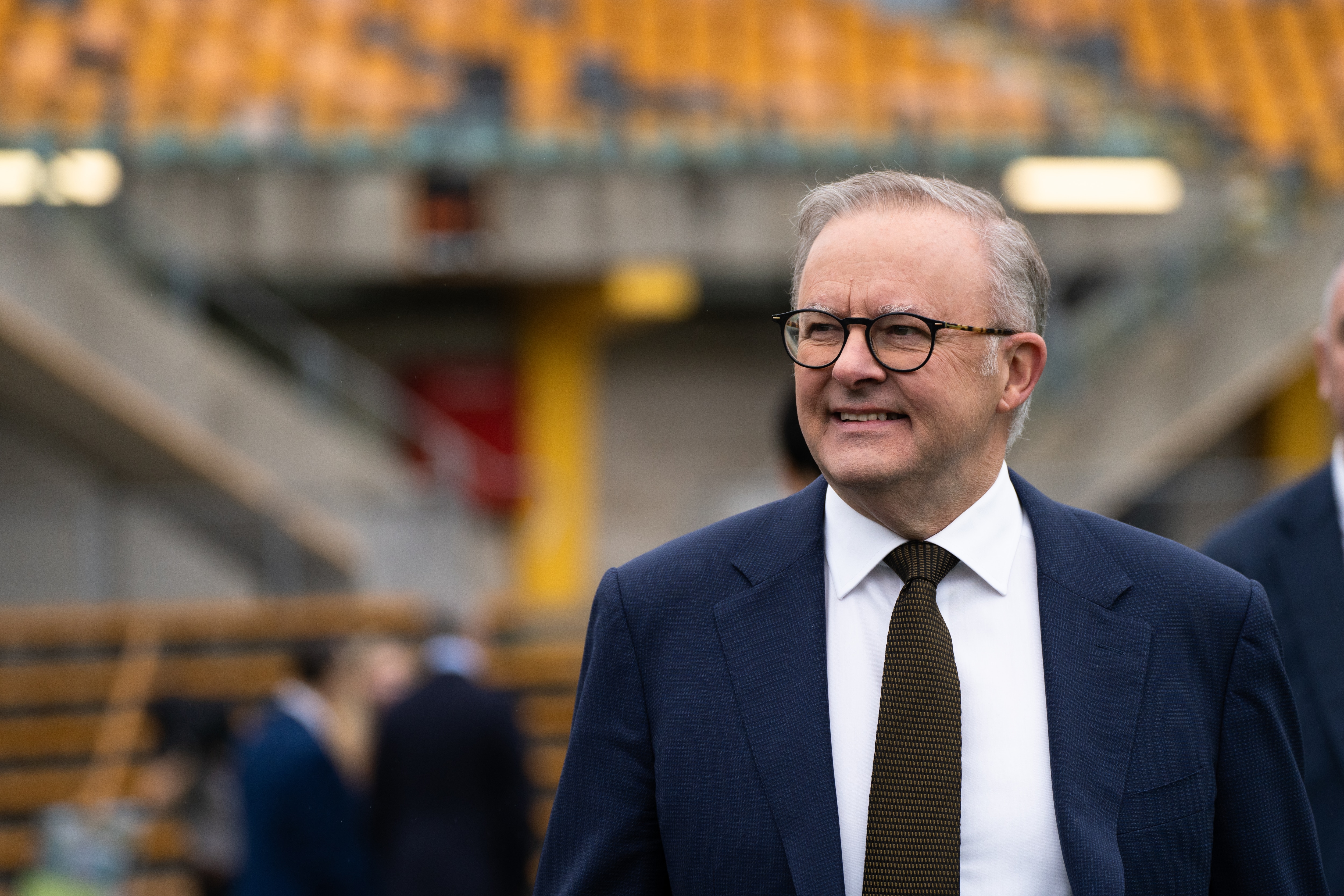 Federal government to introduce legislation allowing CFMEU split, with ...