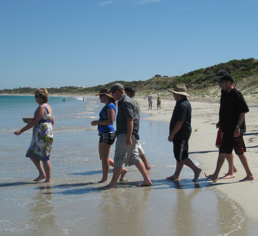 Shark sighted near beachside memorial for victim of Port Kennedy shark ...