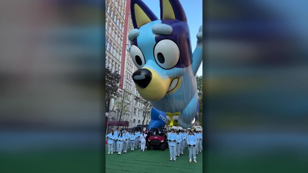 Bluey balloon and other characters star in Macy's Thanksgiving Day ...