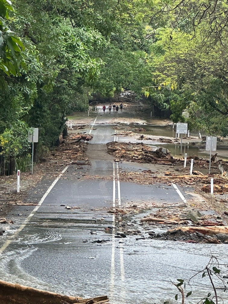 Damage at Ellis Beach Holiday Park - ABC News