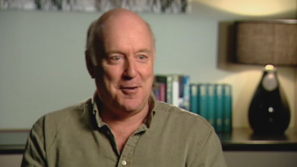 Satirist John Clarke, of Clarke and Dawe fame, dies aged 68 - ABC News