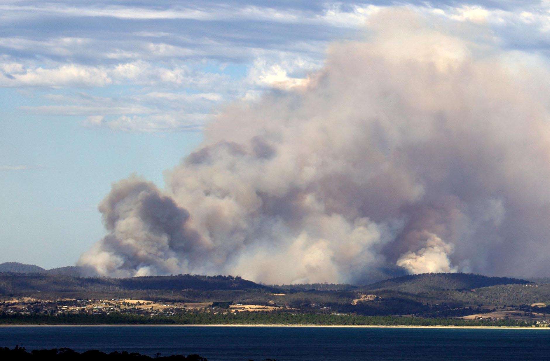 Bushfire funds to improve warning systems - ABC News