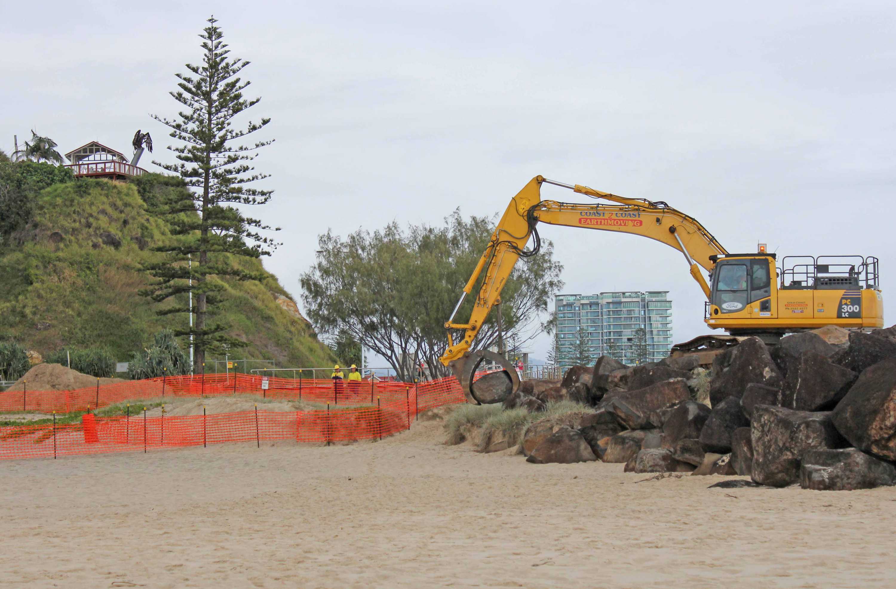Approvals process stops work on Kirra groyne on Gold Coast - ABC News