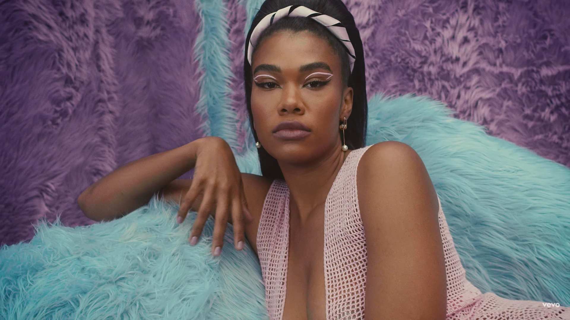 Amber Mark goes deep - Double J