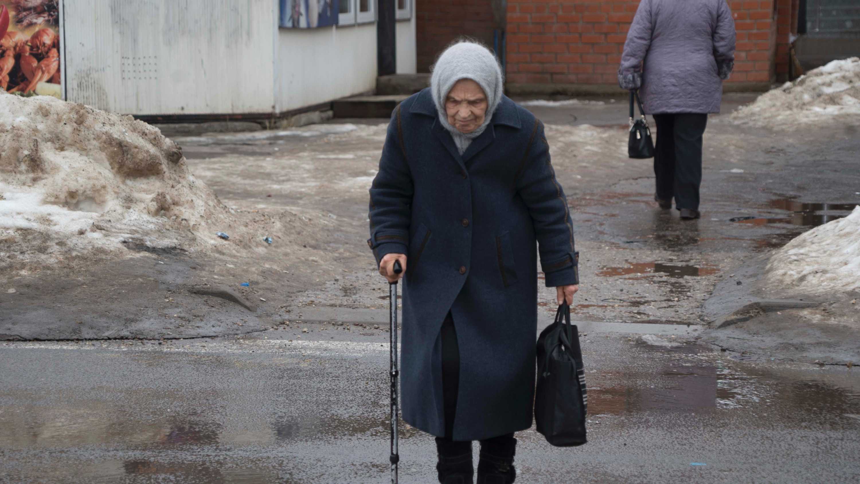 Russia recession: The everyday struggle to make ends meet, while Putin ...