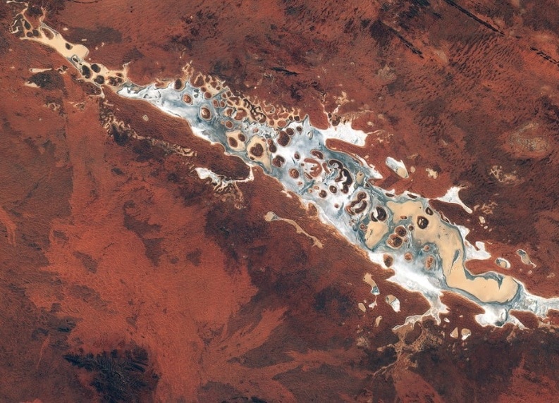 Earth Image: Lake Amadeus shines bright in Australia's red centre - ABC ...