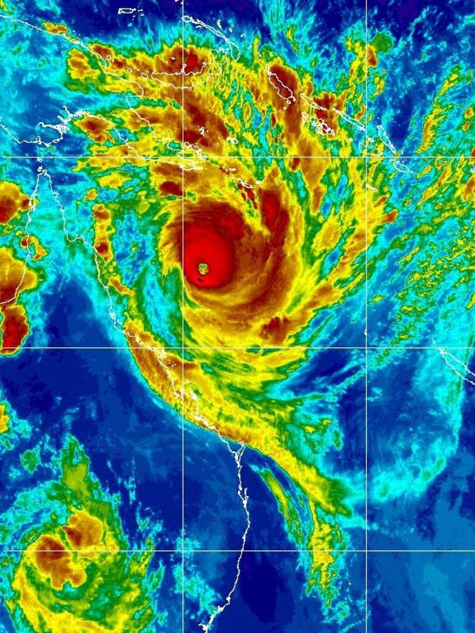 Yasi threatens Alice sport - ABC News