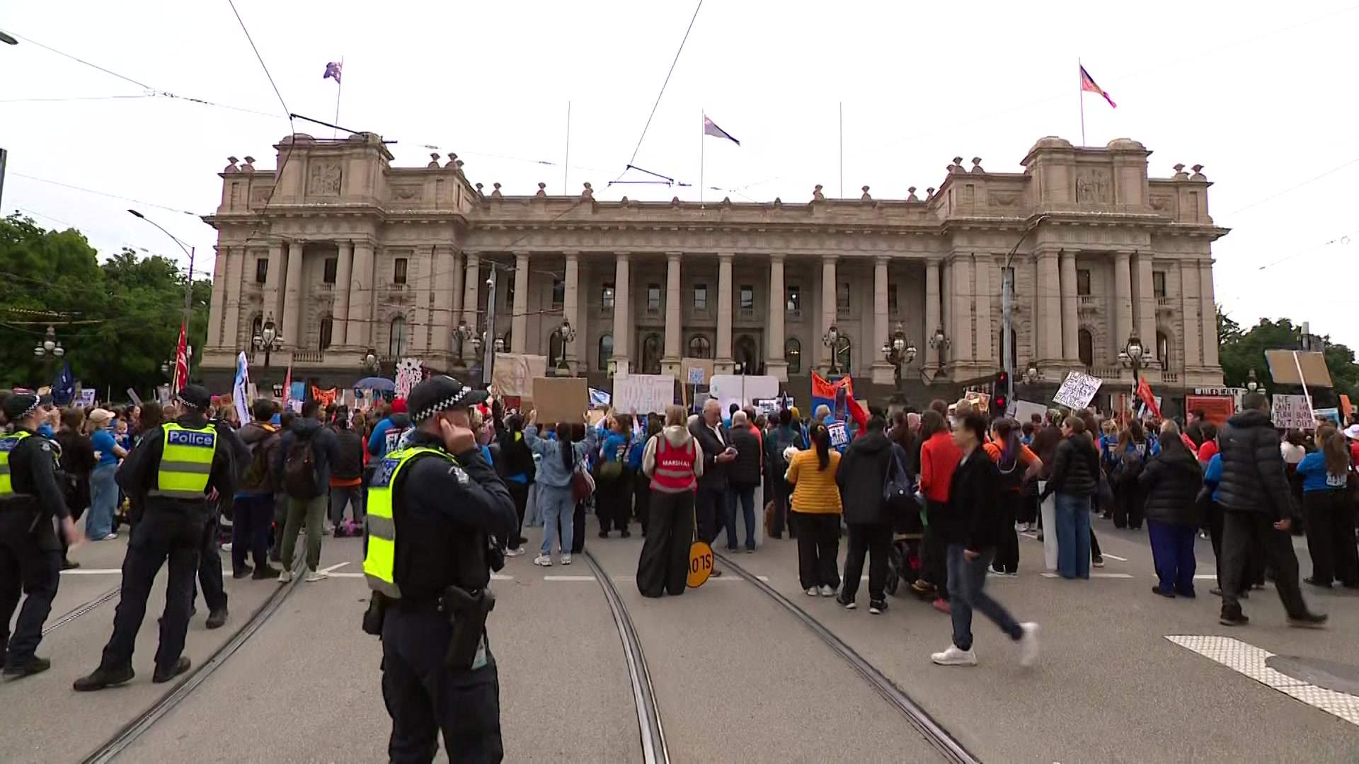 Allied health workers walk off the job in Victoria as pay negotiations ...