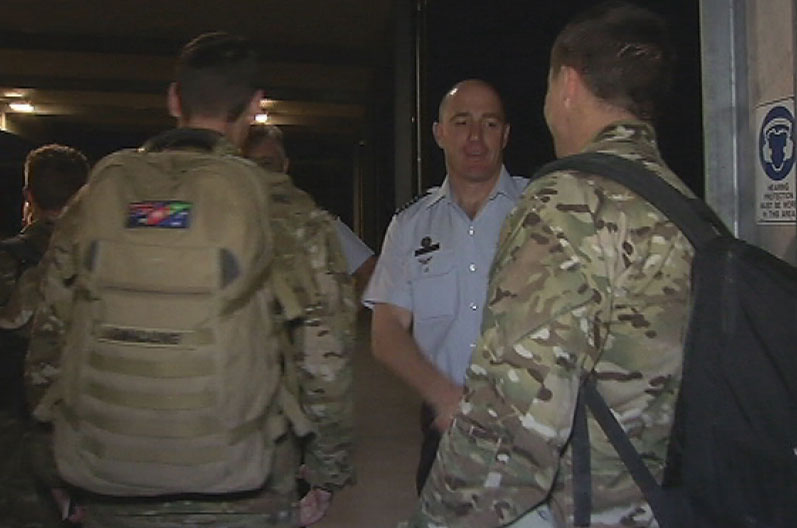 RAAF officers return from Afghanistan to a warm welcome home - ABC News