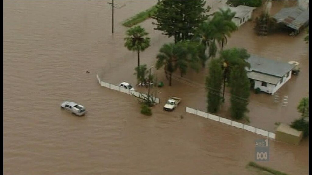Theodore prepares evacuation as water rises - ABC News