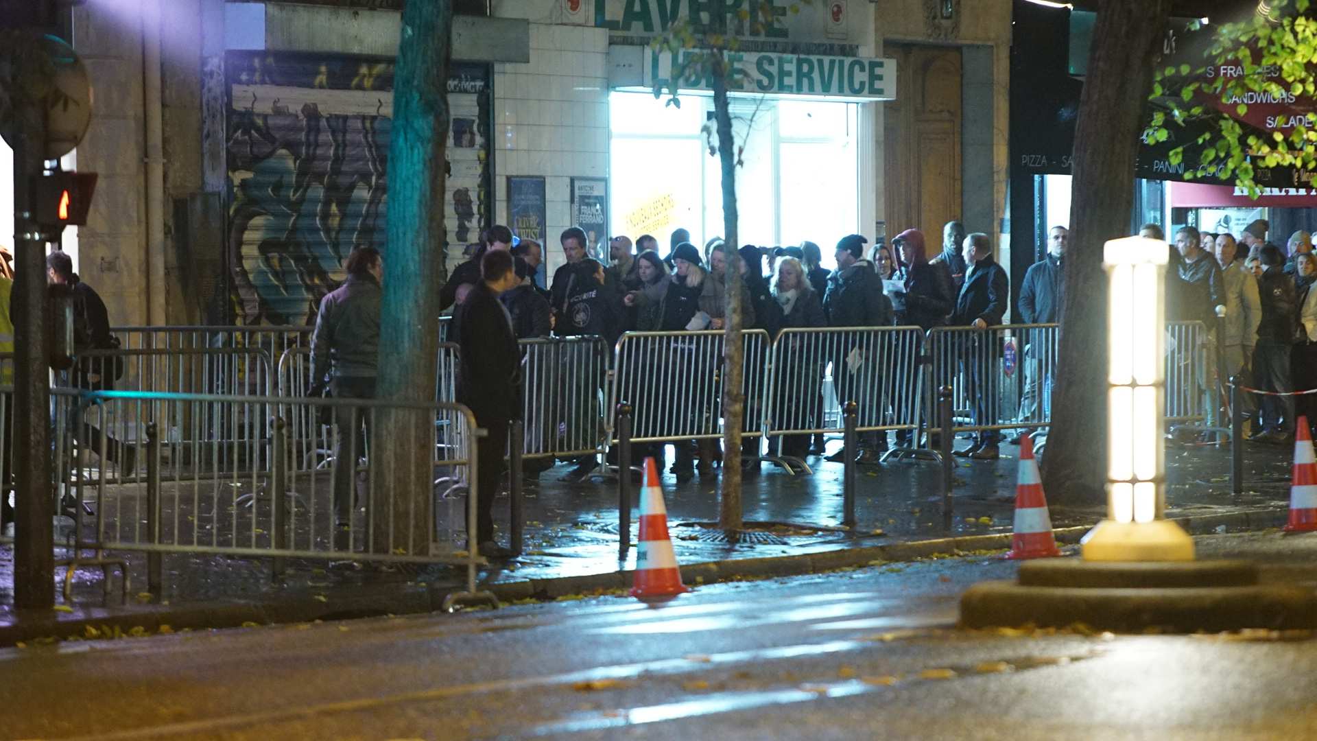 Paris attacks: Bataclan concert hall reopens one year after terrorists ...