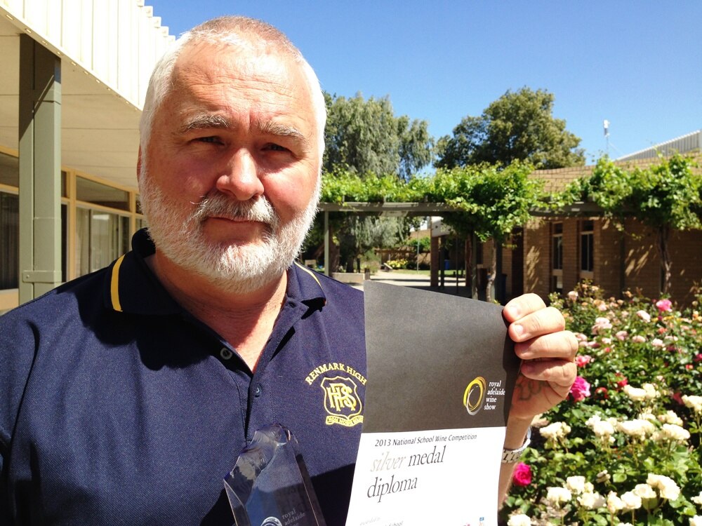 Prestigious award for Renmark High School winemakers - ABC News