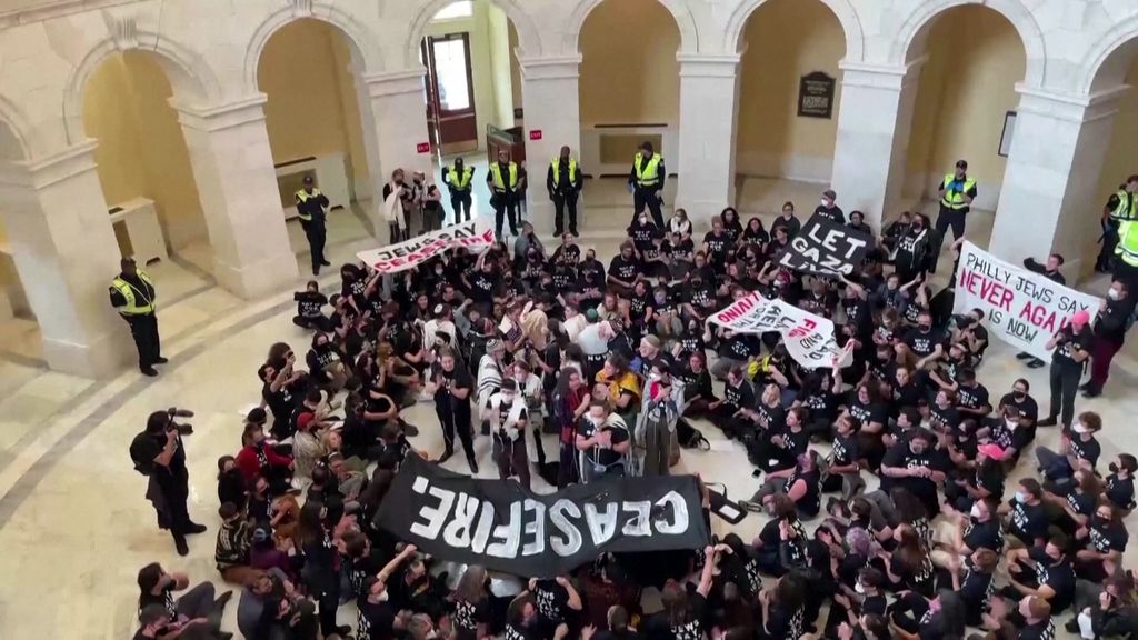 Jewish pacifists arrested in US Capitol building protest for ceasefire ...