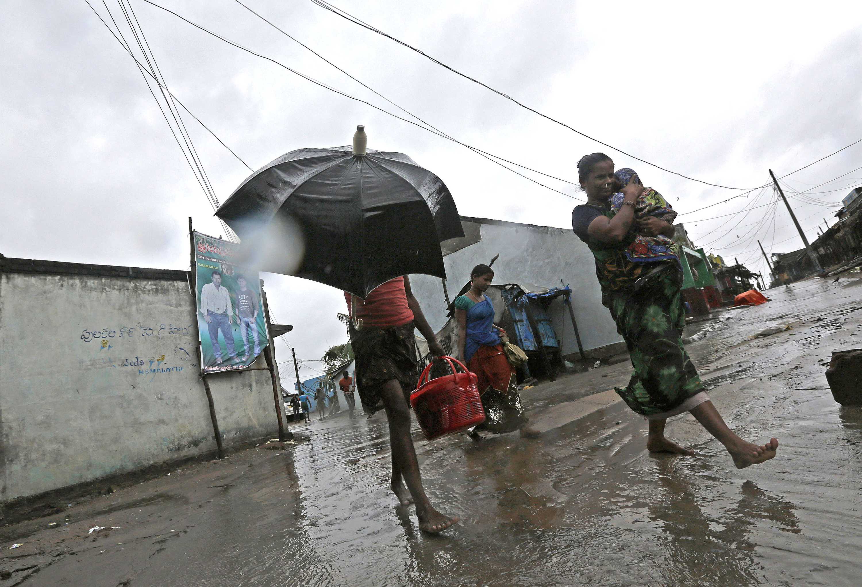 Cyclone damages thousands of homes in India - ABC News
