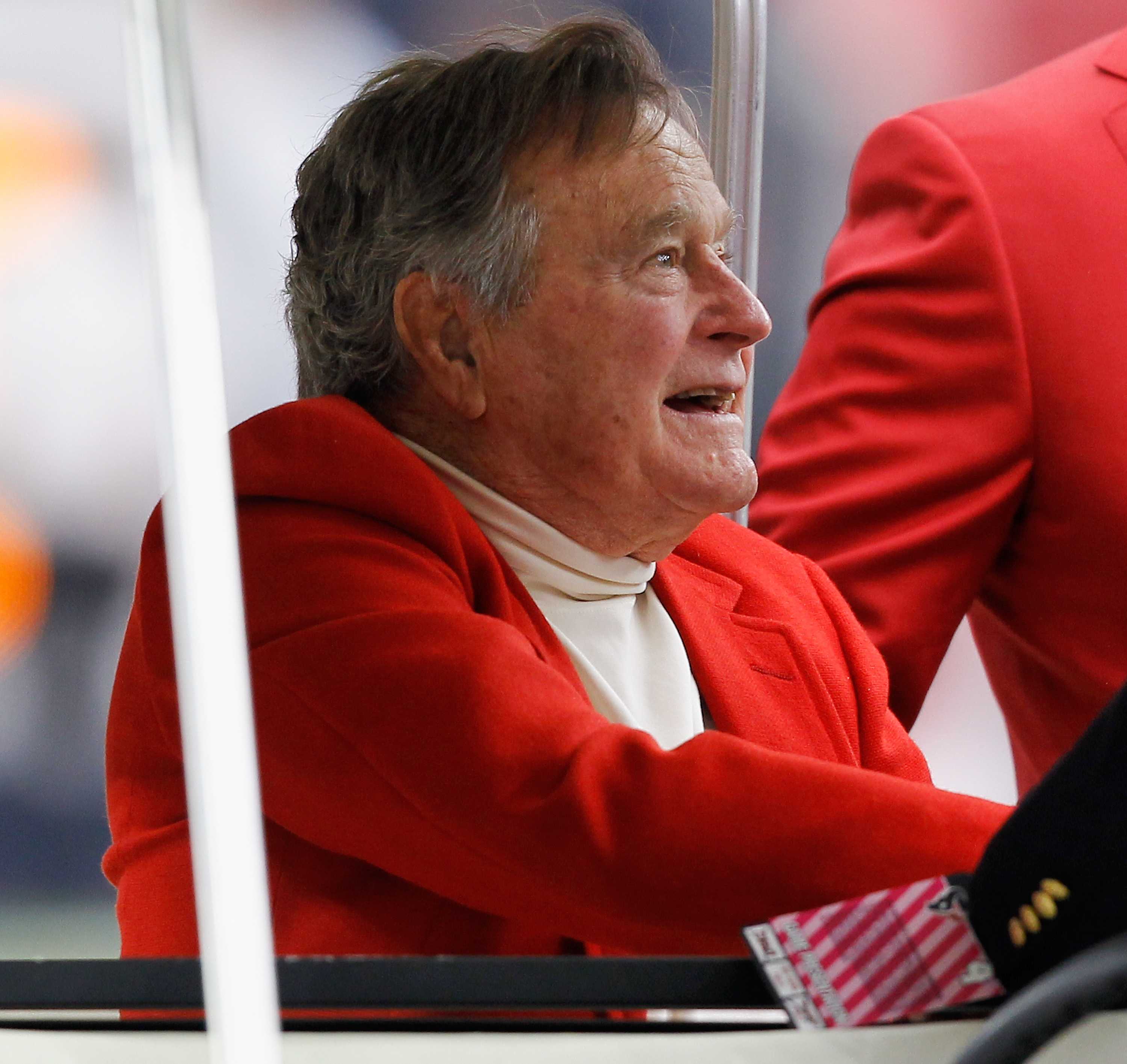 Former US president George Bush senior breaks neck bone in fall at home ...