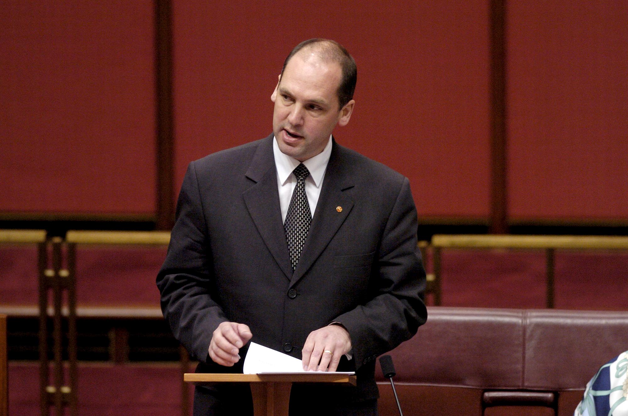 Drink-driving senator loses his licence - ABC News