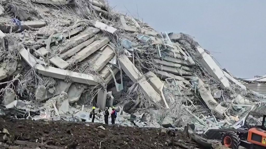 Rescuers search for survivors of Bangkok building collapse - ABC News