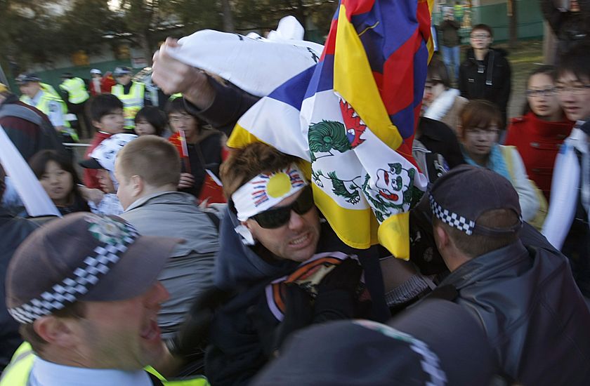 Rival demonstrators face off in Canberra - ABC News