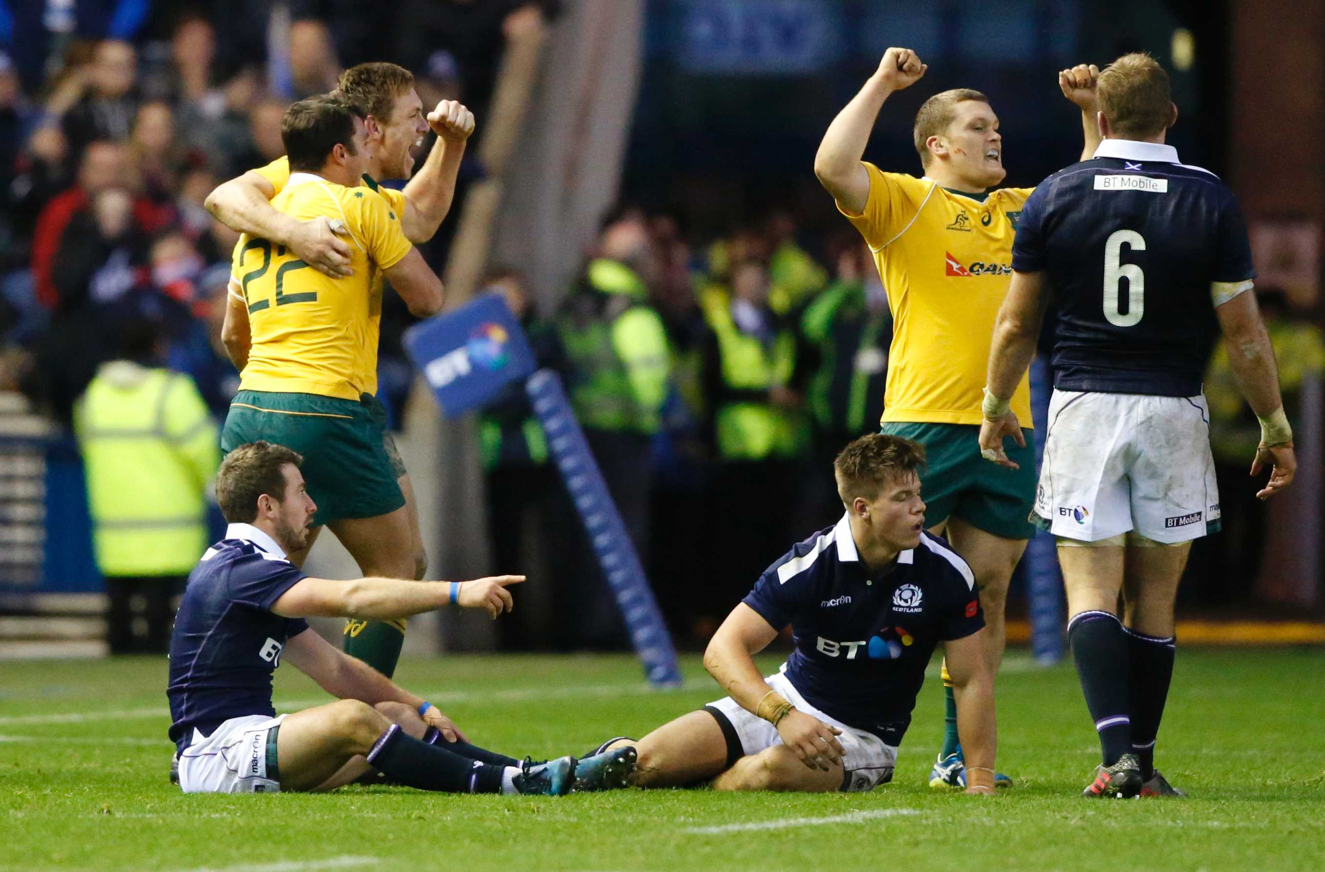 Australia beats Scotland 23-22 at Murrayfield as Wallabies grab late ...