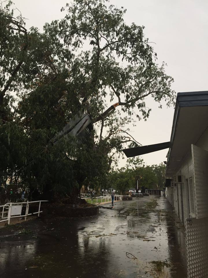 Rockhampton cleaning up damage after wild storm lashes central ...
