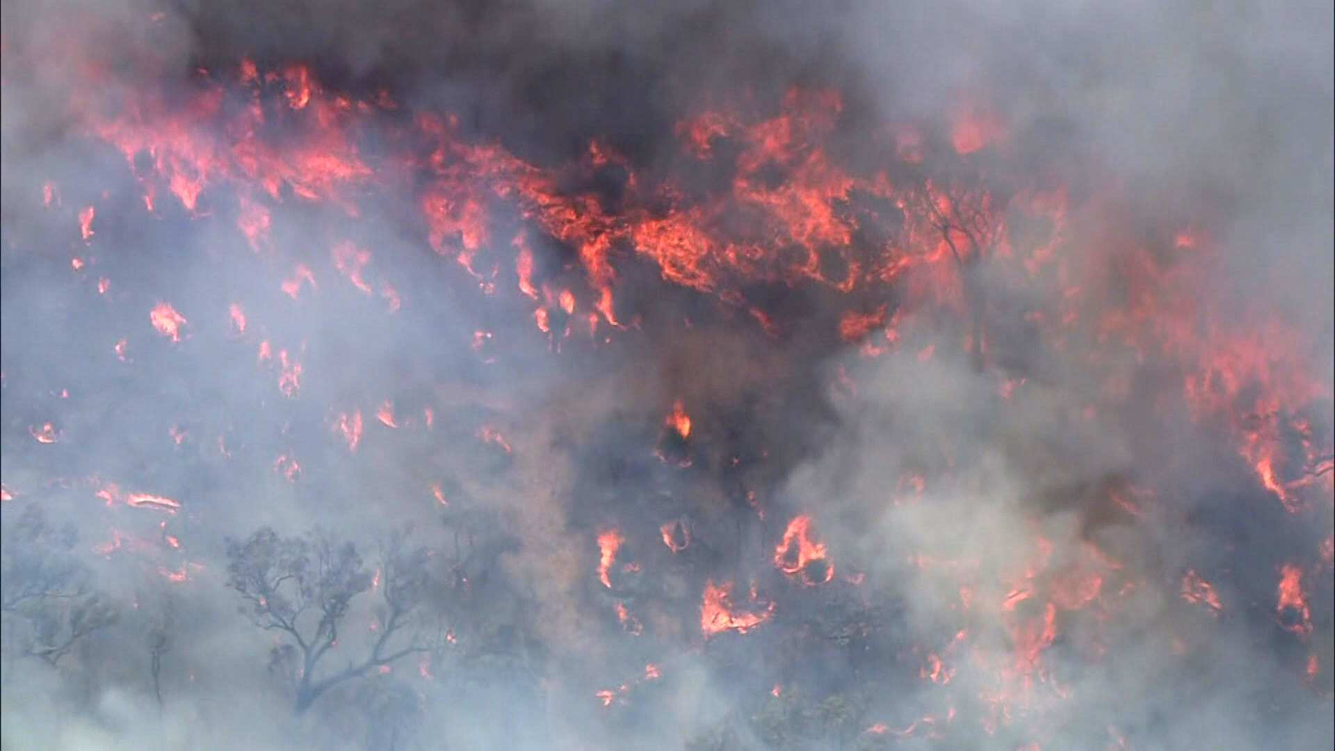 Kwinana bushfire in Perth enters second day with warning over dangerous ...