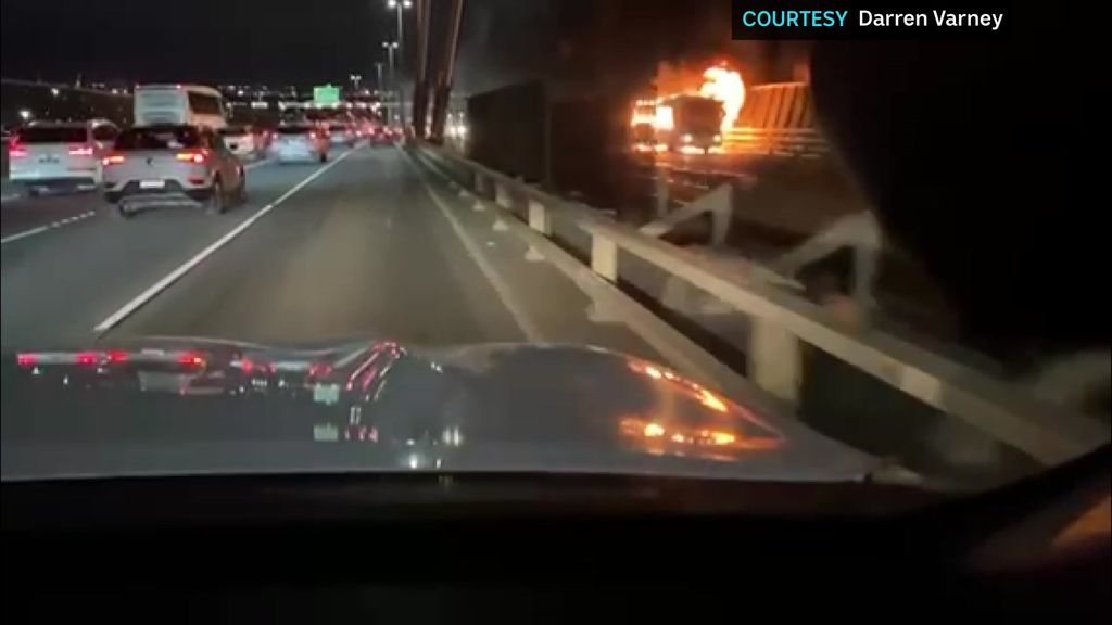 Bus erupts into flames on Melbourne's West Gate Bridge - ABC News