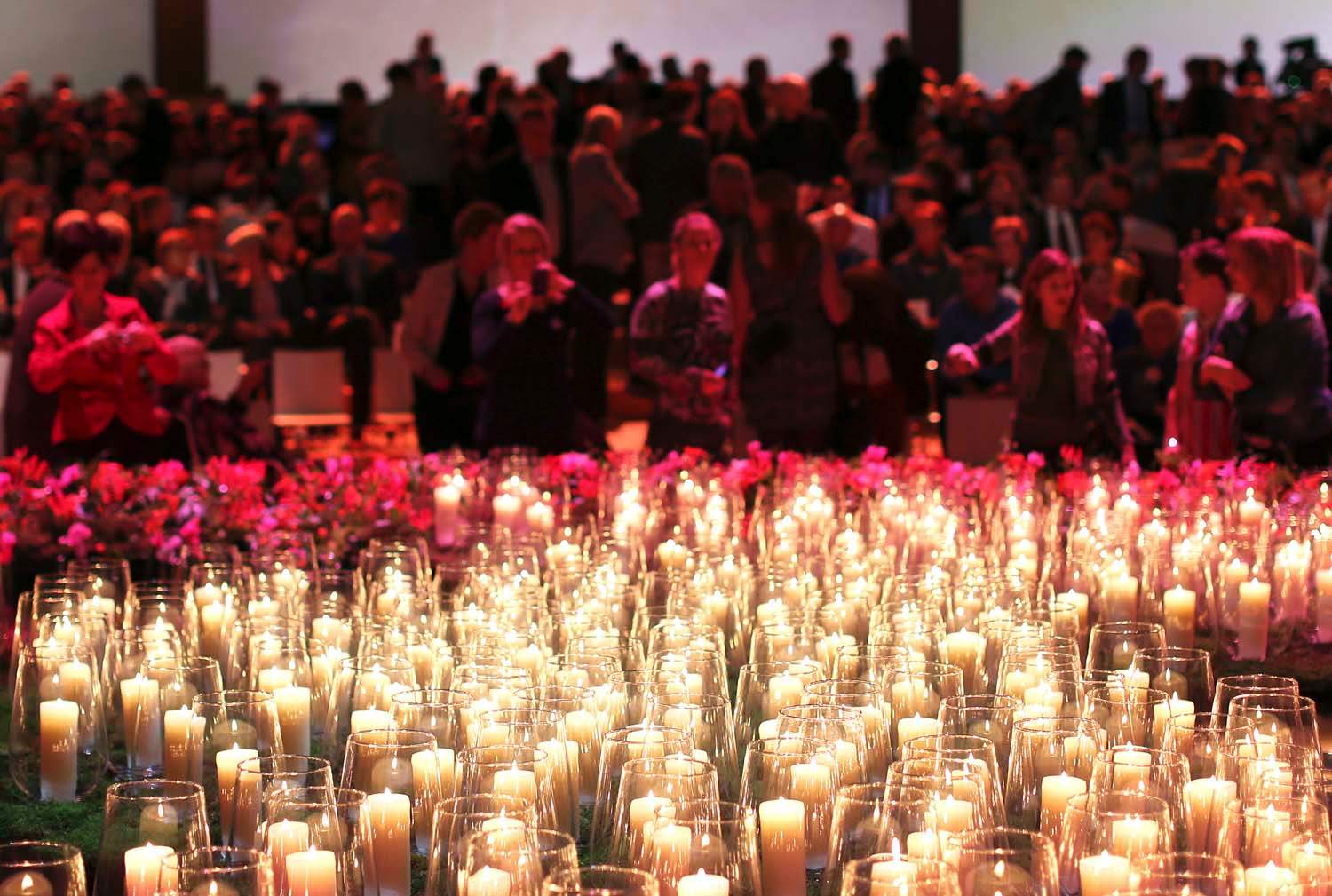 Memorial for MH17 victims held in Amsterdam - ABC listen