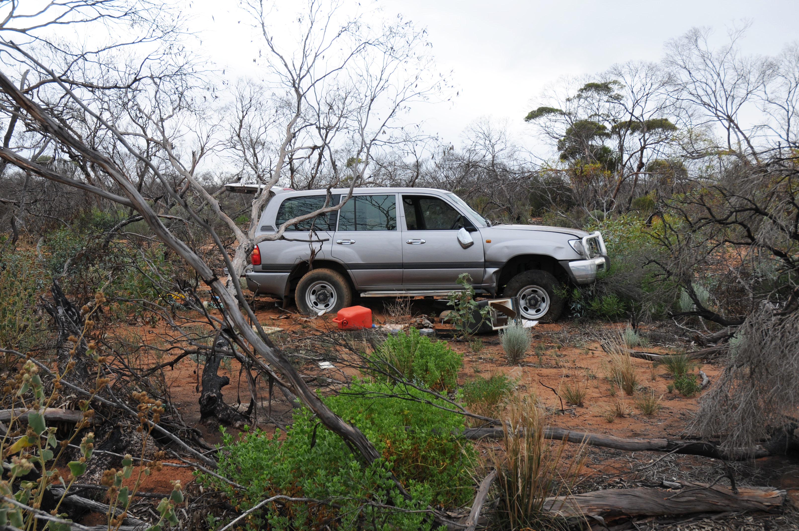 Survey crew finds body in outback - ABC News