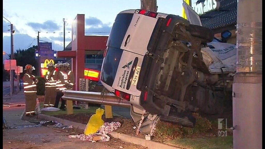 Seven hurt in South Road smash - ABC News