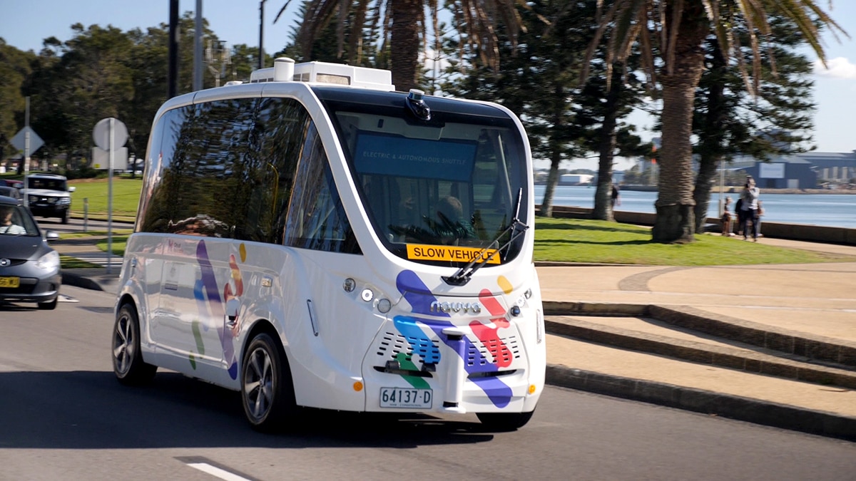 Newcastle driverless bus begins passenger trials - ABC News