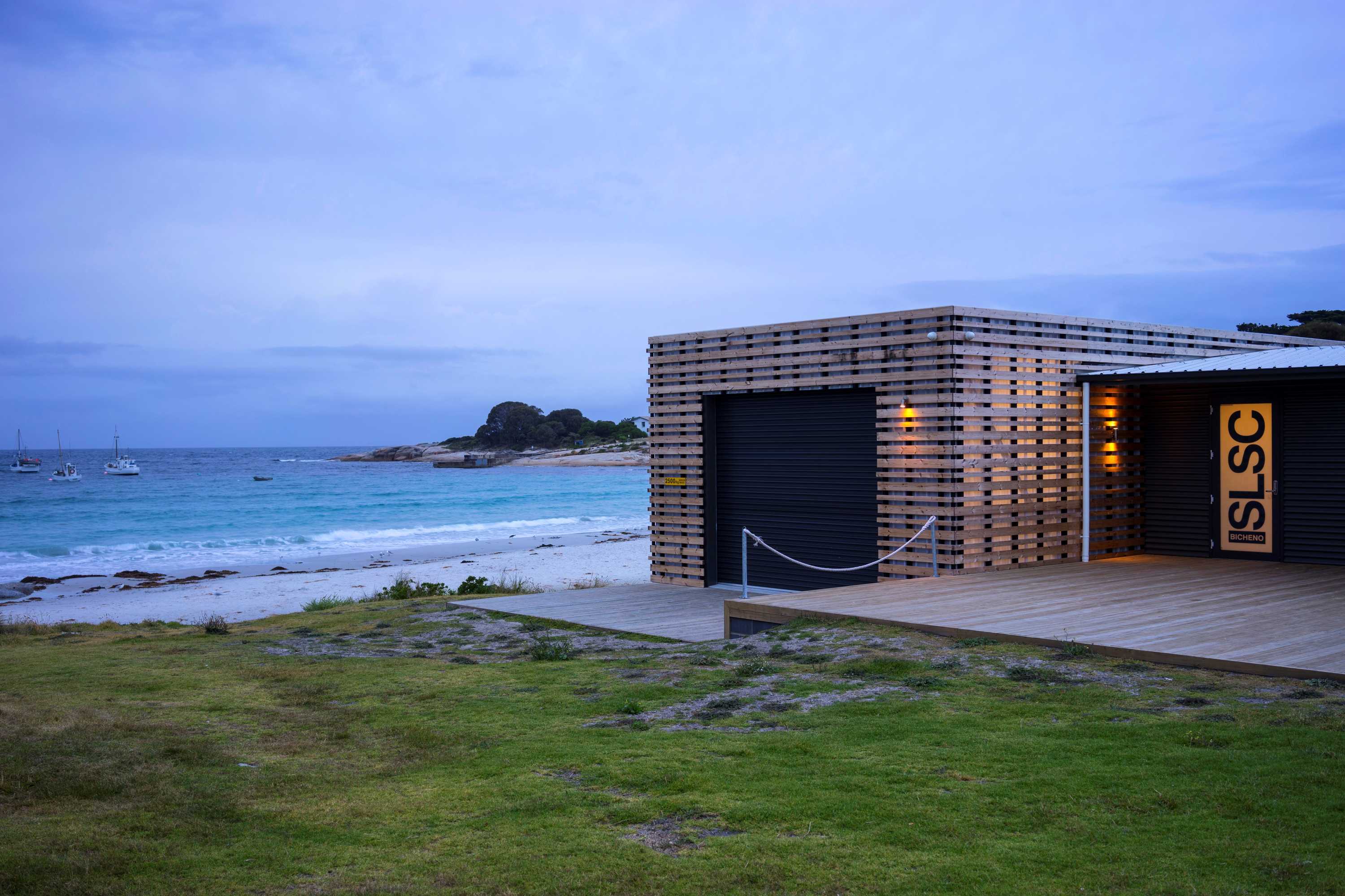 Tasmania's Bicheno Surf Club wins architecture award - ABC listen