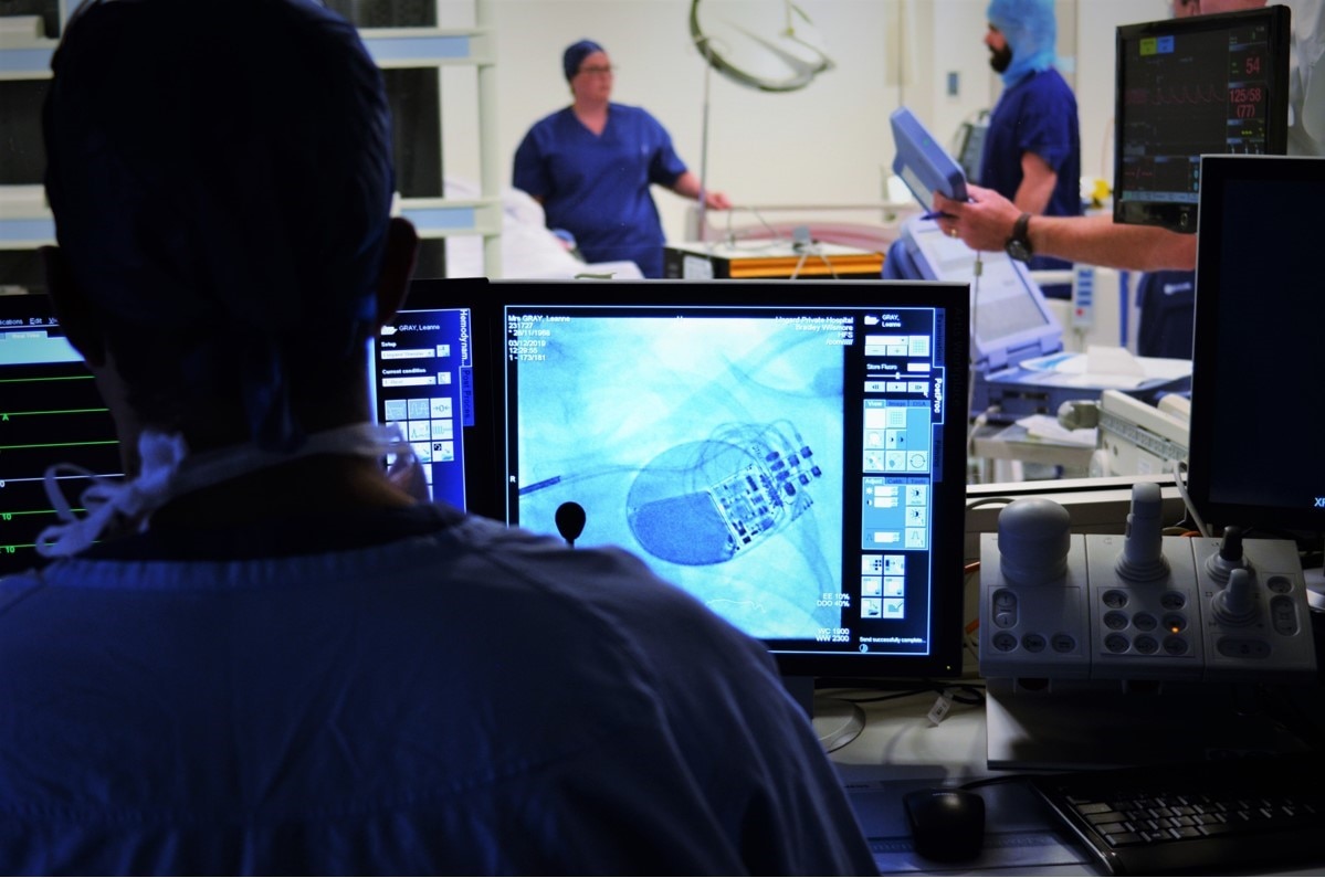 Pacemaker-defibrillator device shocks patient 60 times, but ...