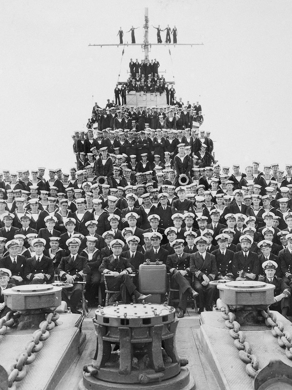 HMAS Perth: WWII warship grave stripped by salvagers - ABC News