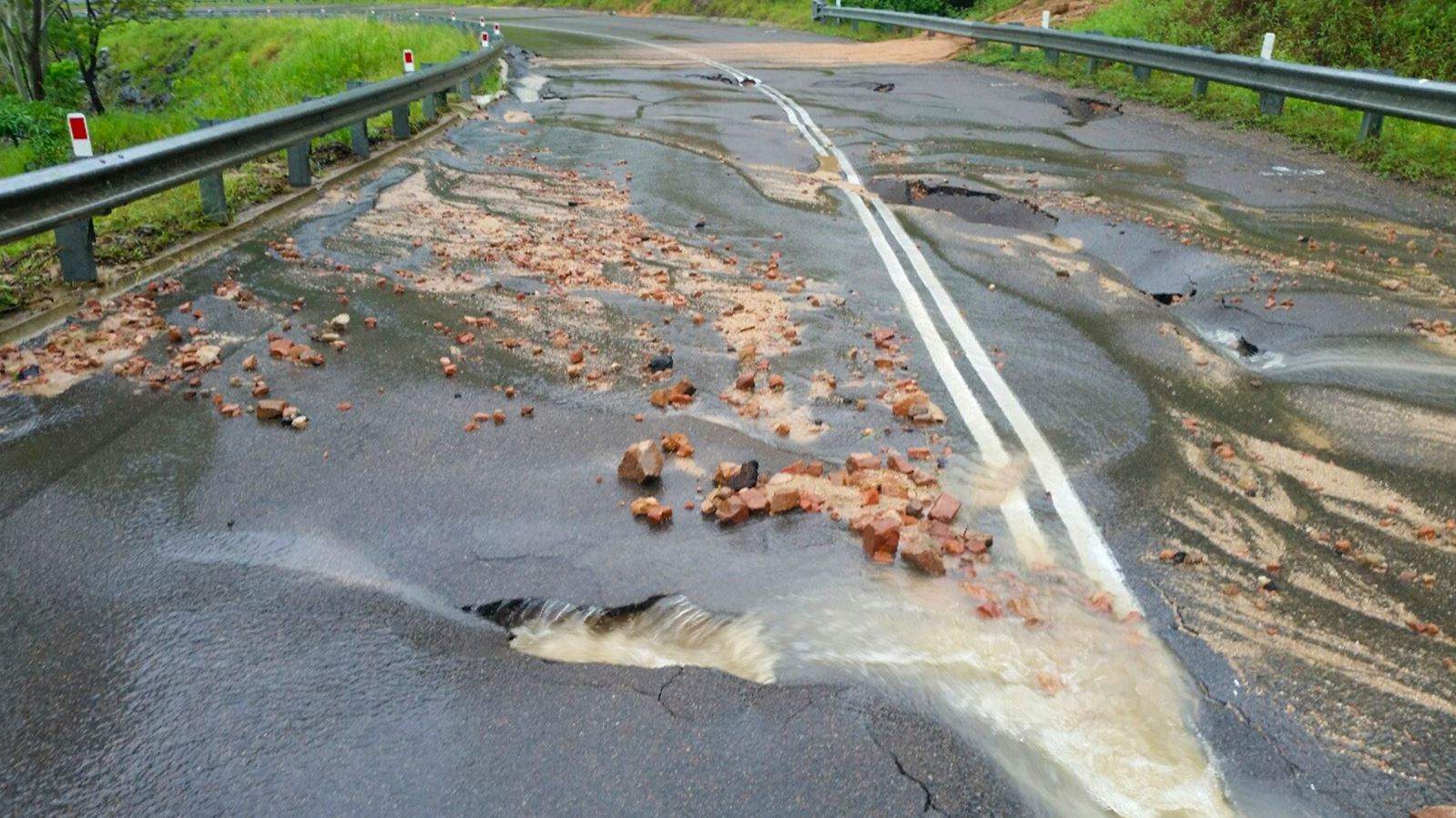 Townsville flood clean-up to begin in earnest as severe weather eases ...