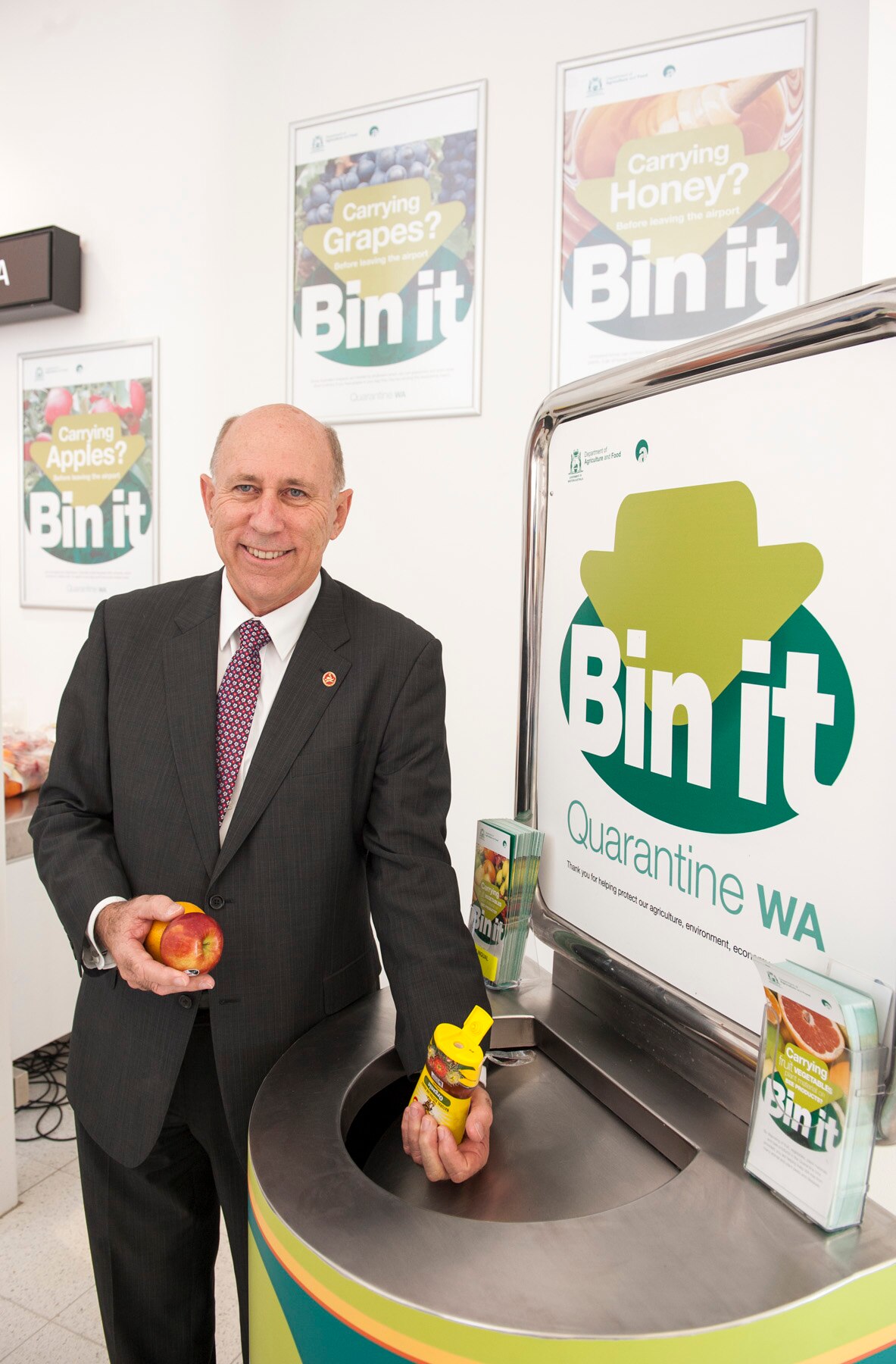 Travellers told to 'Bin It' - ABC News
