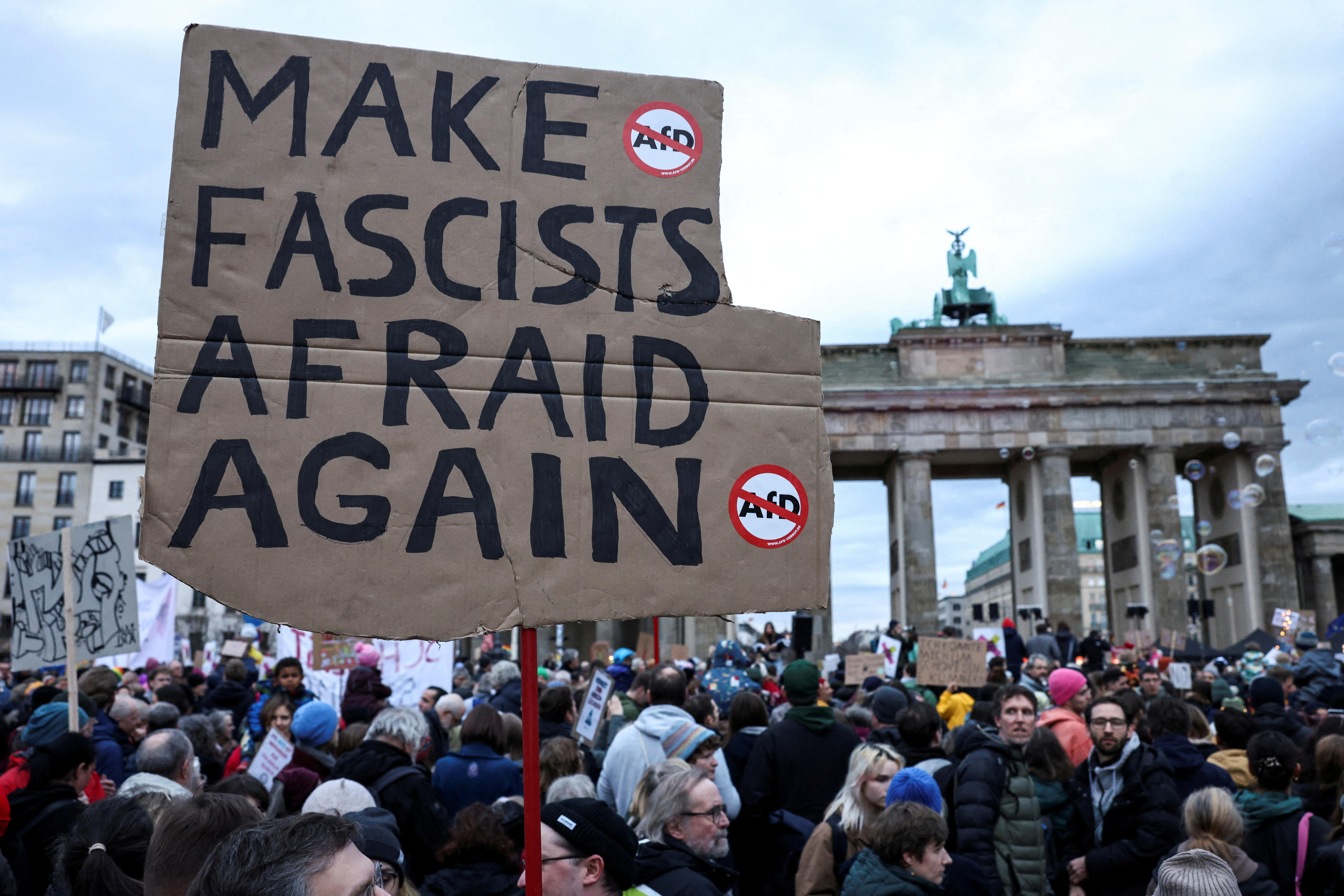 Holocaust survivor to return German award over far-right role in ...