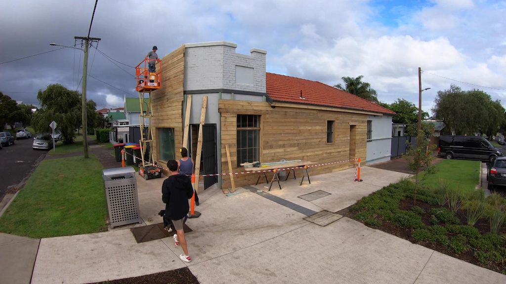 Timelapse of Back In Time For The Corner Shop construction - ABC News