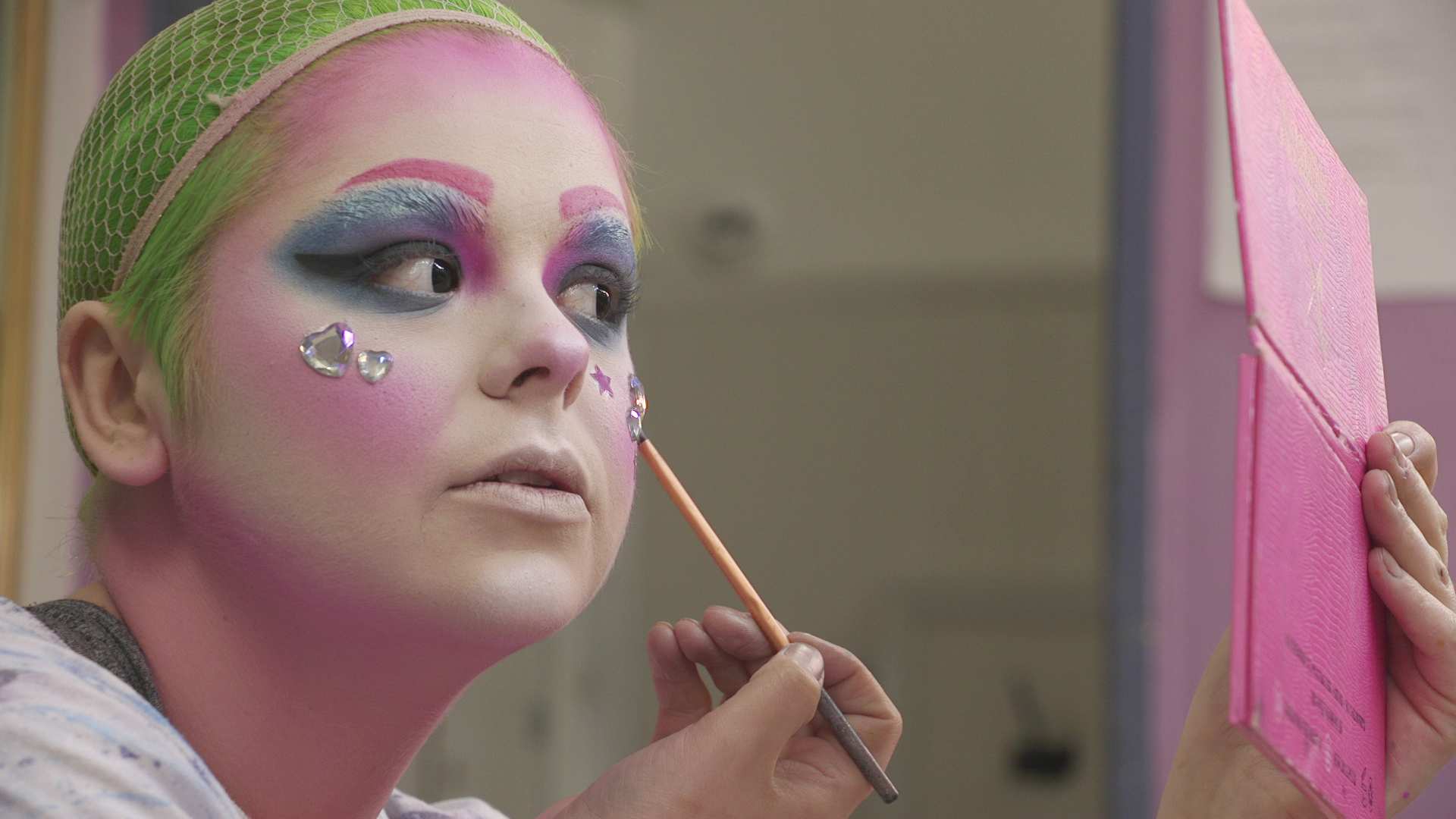 Faux drag queen Kat Daddi wowing audiences in Tasmania by flipping what ...