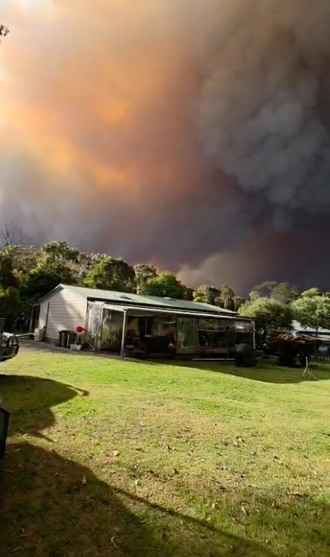 Out-of-control bushfire in Victoria's Otways grows as state faces ...