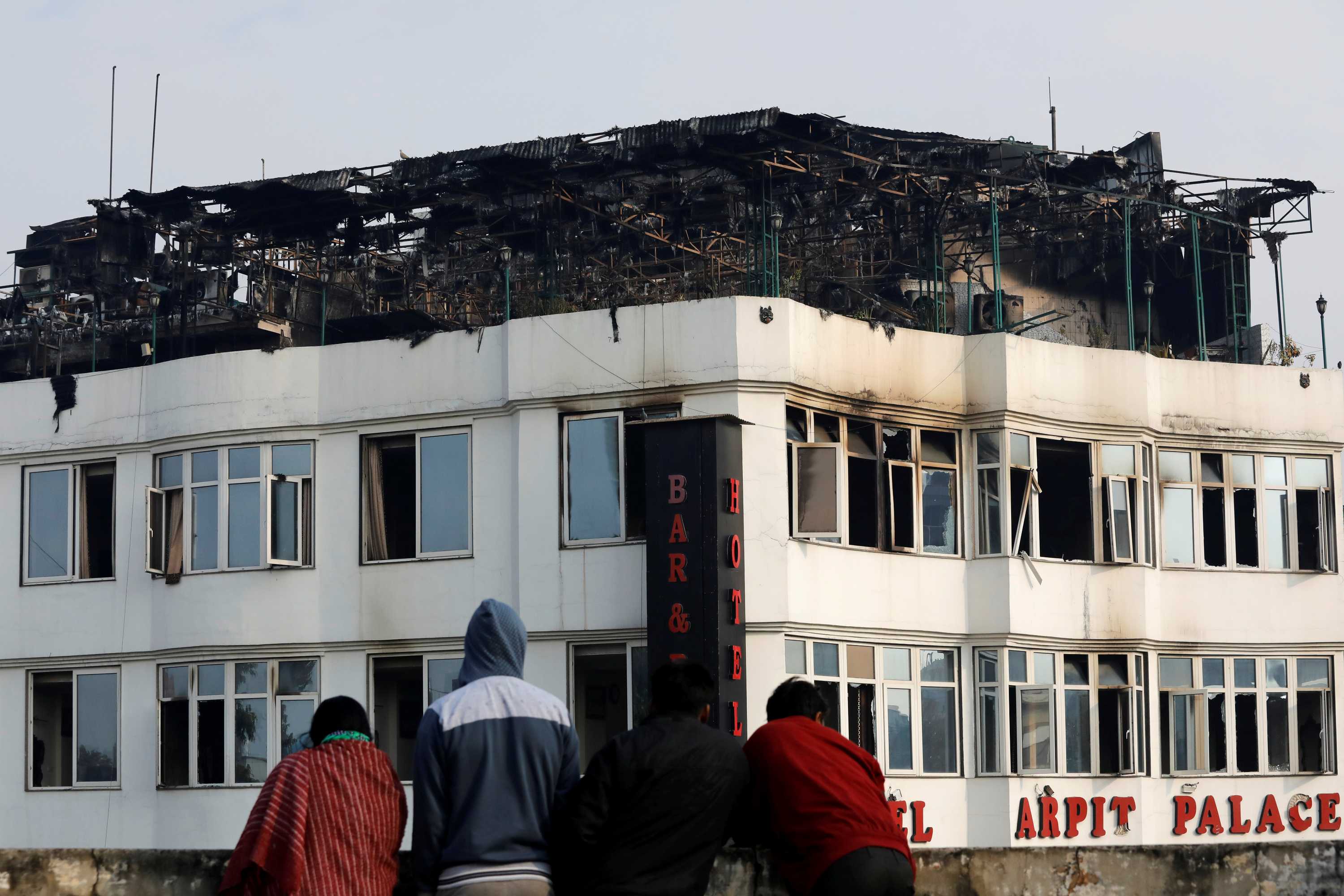 Fire in Indian hotel kills 17 people - ABC News