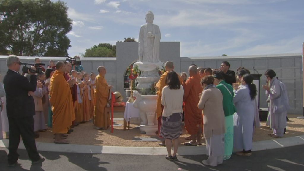 Buddhist burials - ABC News