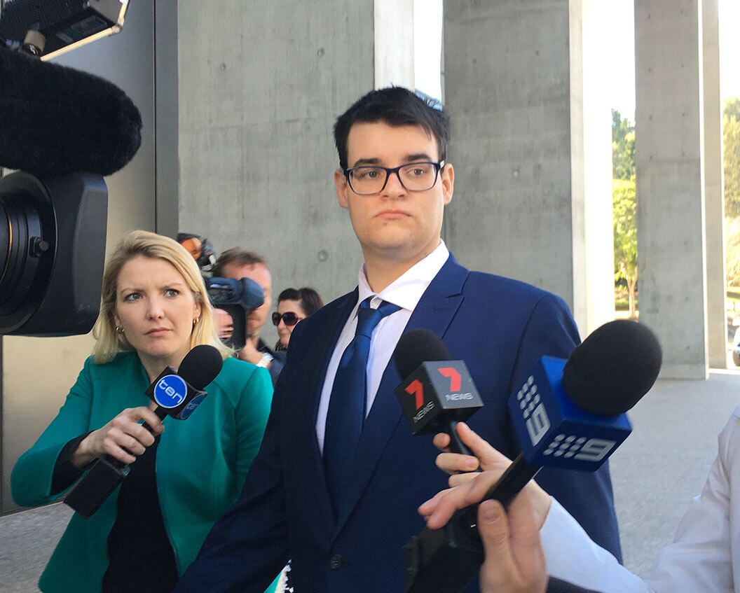 League of Legends hack: Queensland man avoids jail over selling player ...