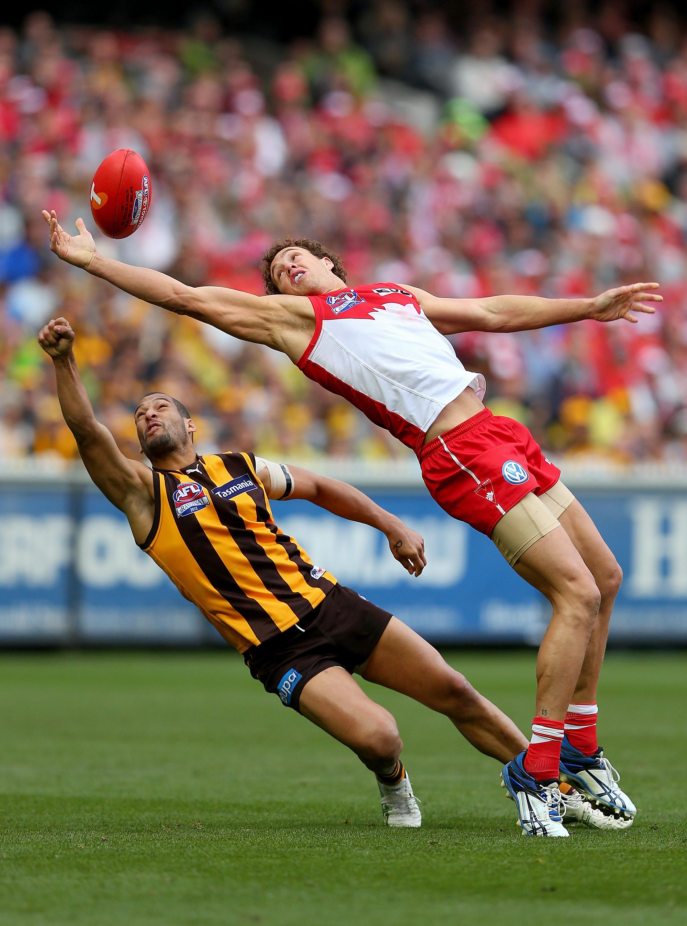 Swans snatch victory in classic grand final - ABC News